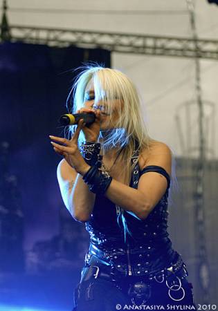 Doro - discography, line-up, biography, interviews, photos
