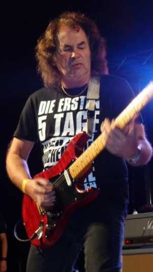 Oliver Dawson Saxon : New photo gallery - Spirit of Metal webzine