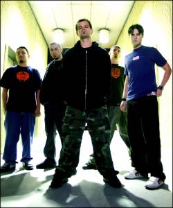 32 Leaves - discographie, line-up, biographie, interviews, photos