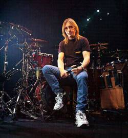 Phil Rudd - discographie, line-up, biographie, interviews, photos